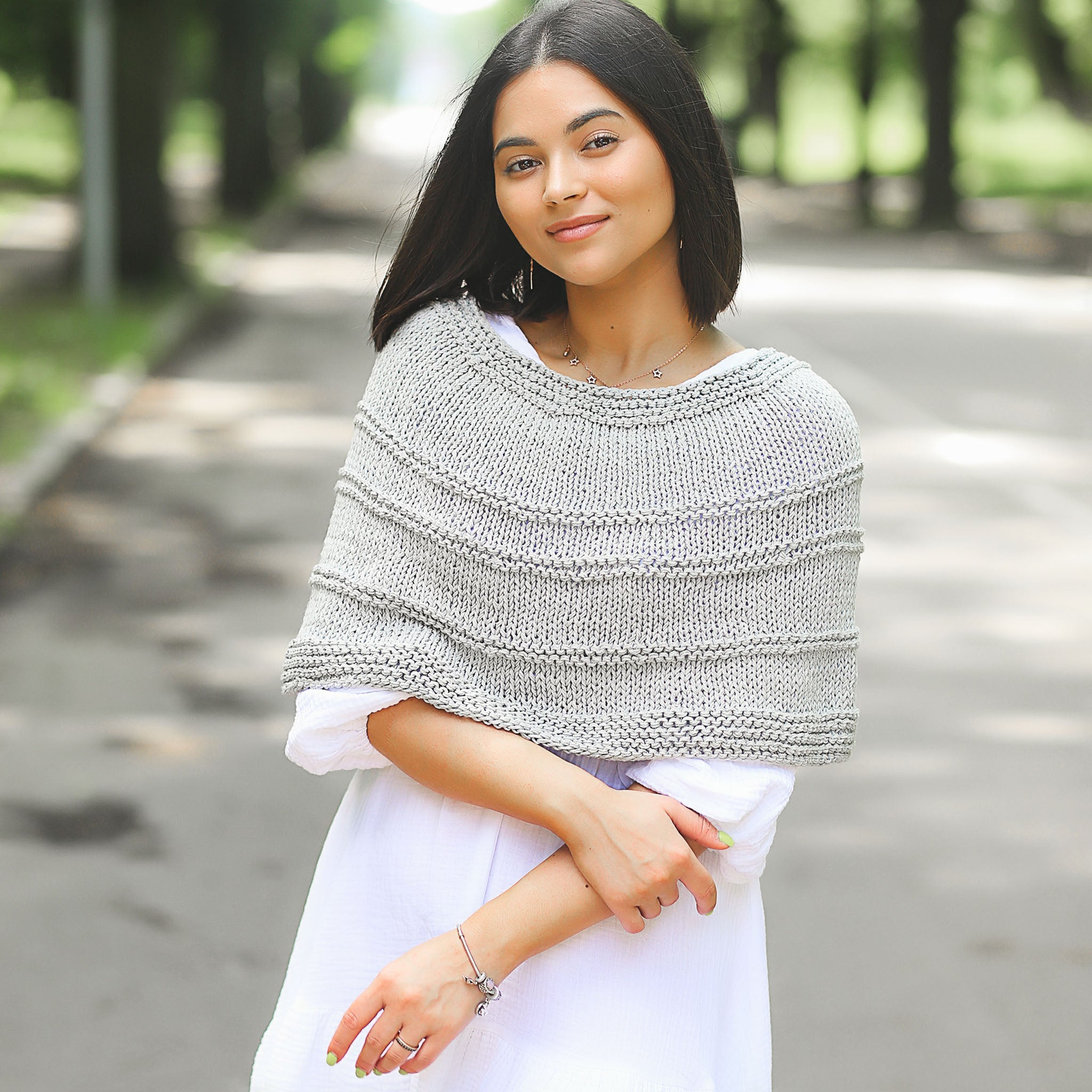 How to Wear a Wedding Poncho: Techniques and Ideas